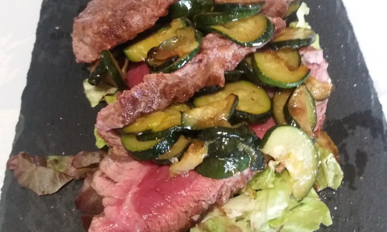 Tagliata di filetto con zucchine trifolate – mangiareacasablog.com